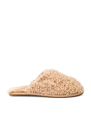 UGG Maxi Curly Slide in Sand | FWRD