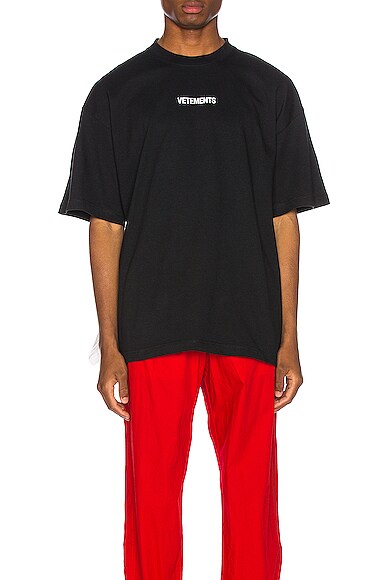 VETEMENTS Logo Tee in Black | FWRD