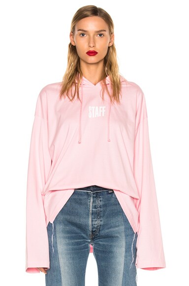 VETEMENTS x Hanes Staff Hoodie in Pink | FWRD