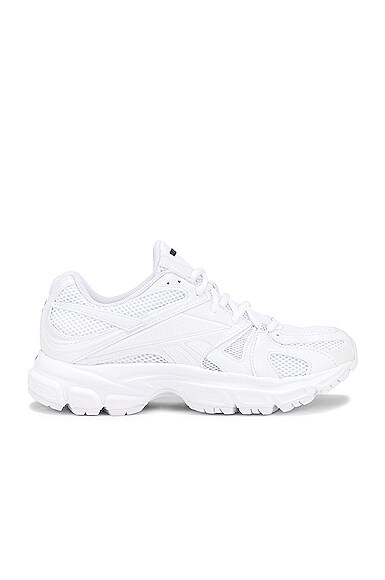 VETEMENTS Spike Runner 200 Sneakers in White | FWRD