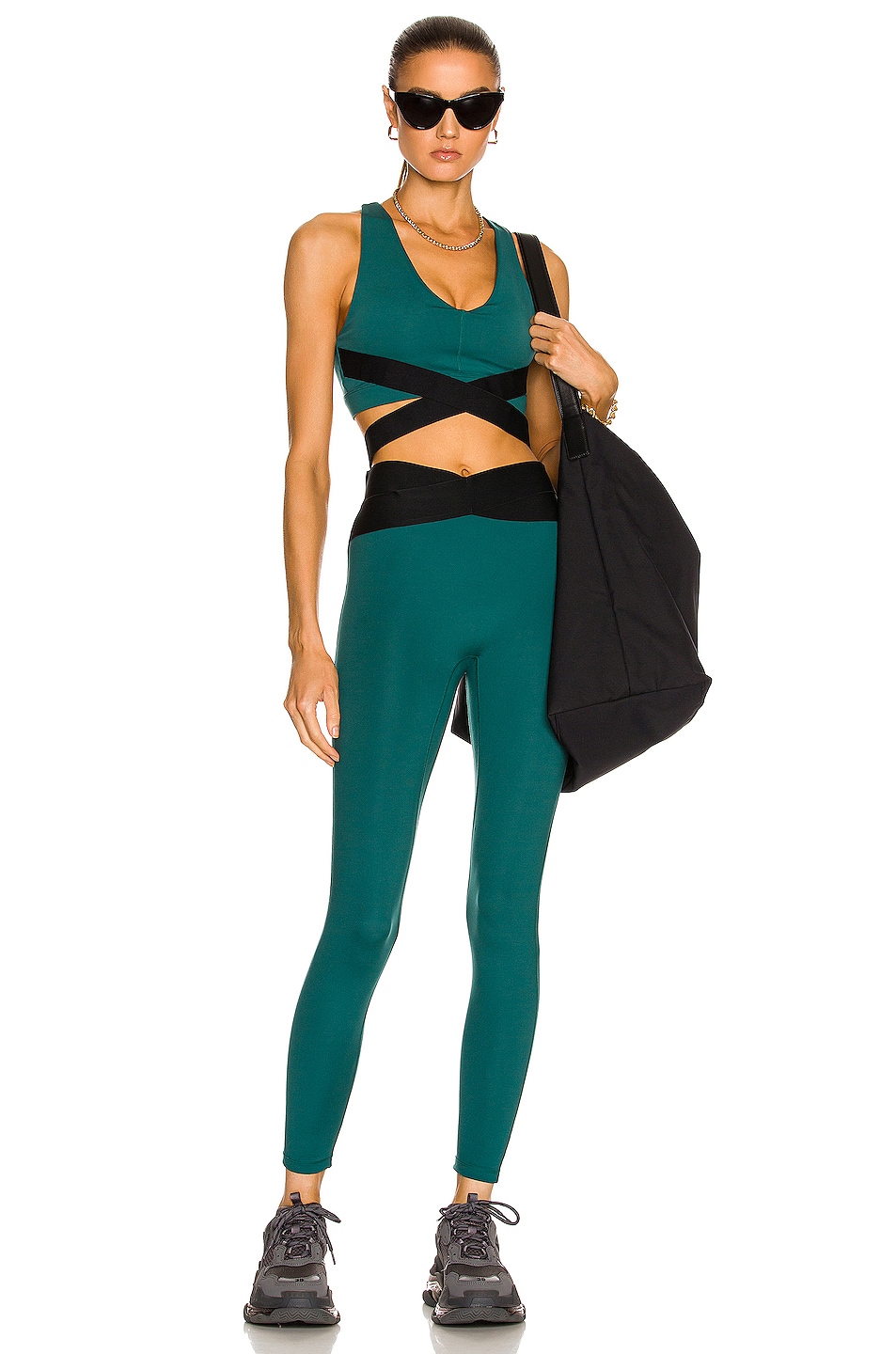 Le Ore Corso Crossover Bra in Pine & Black | FWRD