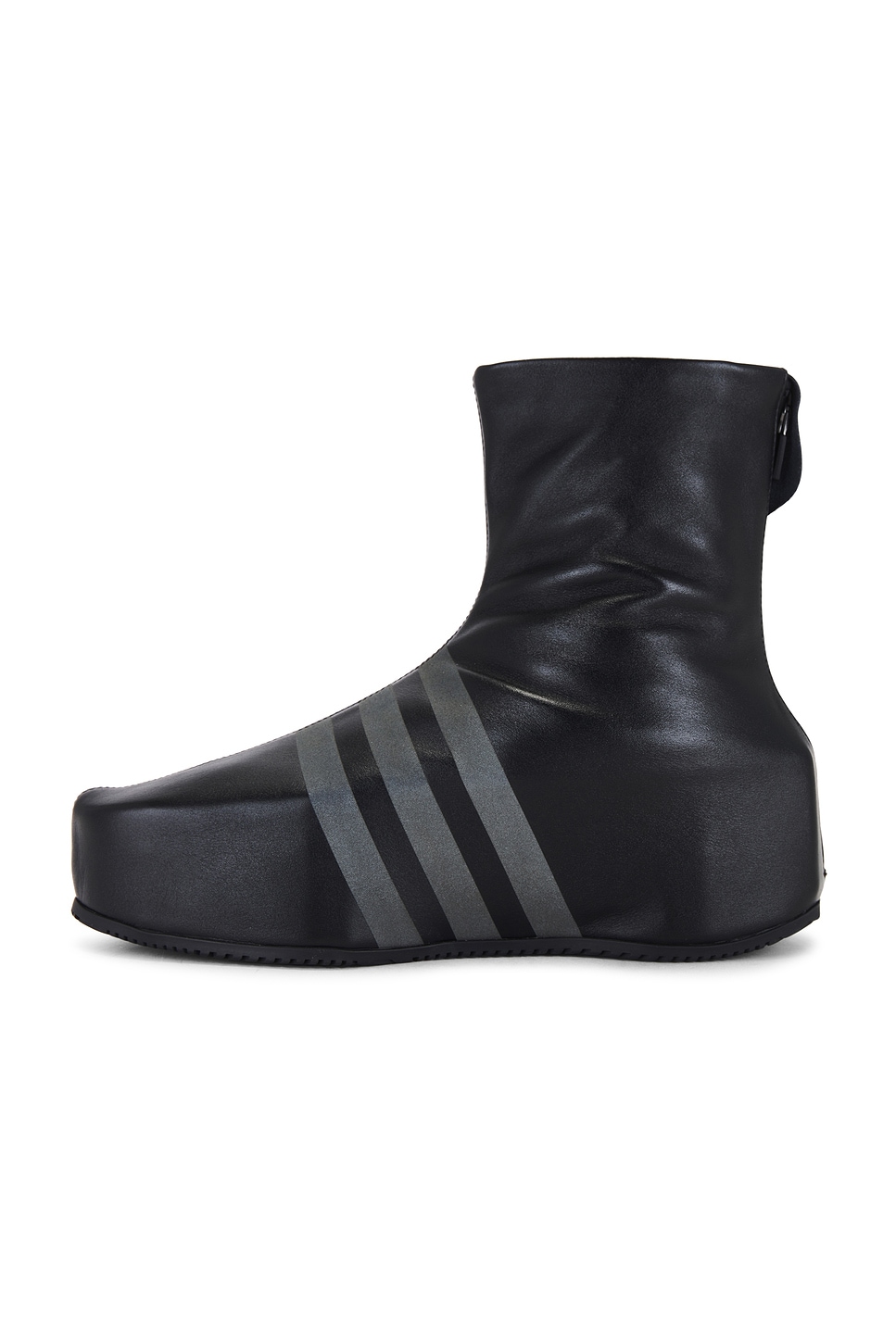 Y-3 Yohji Yamamoto Kyasu Overboot in Black | FWRD